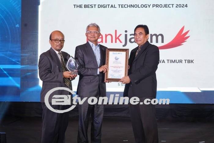 Bankjatim Raih Penghargaan Prestisius di Ajang Digital Technology ... Bankjatim Raih Penghargaan Prestisius di Ajang Digital Technology ...